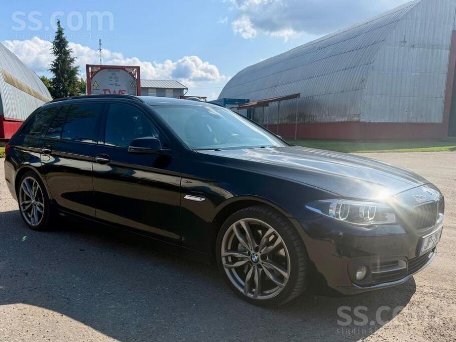 Black BMW 530 2015 in Riga, with an engine capacity of 3.00 L and mileage of 318 thousand km for 15300 €, photo 4 on AUTOMOTO.COM.LV