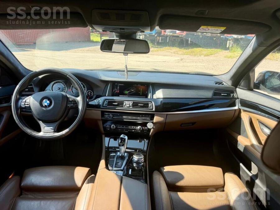 Black BMW 530 2015 in Riga, with an engine capacity of 3.00 L and mileage of 318 thousand km for 15300 €, photo 9 on AUTOMOTO.COM.LV