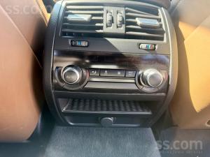 Black BMW 530 2015 in Riga, with an engine capacity of 3.00 L and mileage of 318 thousand km for 15300 €, photo 10 on AUTOMOTO.COM.LV