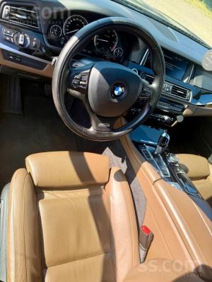 Black BMW 530 2015 in Riga, with an engine capacity of 3.00 L and mileage of 318 thousand km for 15300 €, photo 13 on AUTOMOTO.COM.LV