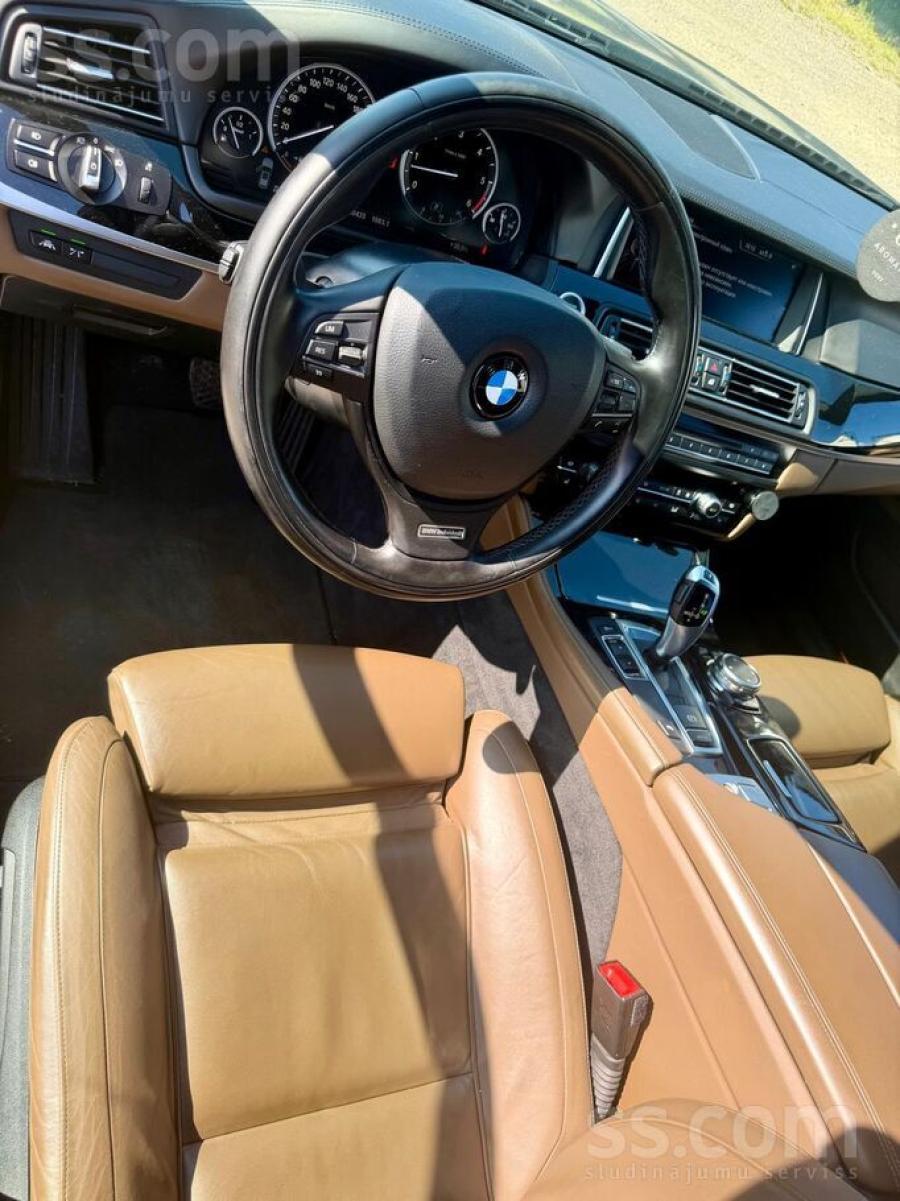 Black BMW 530 2015 in Riga, with an engine capacity of 3.00 L and mileage of 318 thousand km for 15300 €, photo 13 on AUTOMOTO.COM.LV