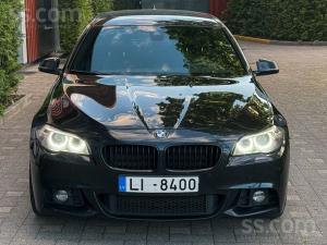 Black BMW 530 2015 in Riga, with an engine capacity of 3.00 L and mileage of 299 thousand km for 11490 €, photo 3 on AUTOMOTO.COM.LV