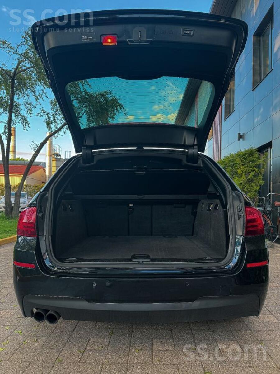 Black BMW 530 2015 in Riga, with an engine capacity of 3.00 L and mileage of 299 thousand km for 11490 €, photo 7 on AUTOMOTO.COM.LV
