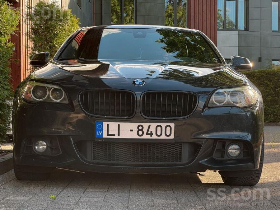 Black BMW 530 2015 in Riga, with an engine capacity of 3.00 L and mileage of 299 thousand km for 11490 €, photo 9 on AUTOMOTO.COM.LV