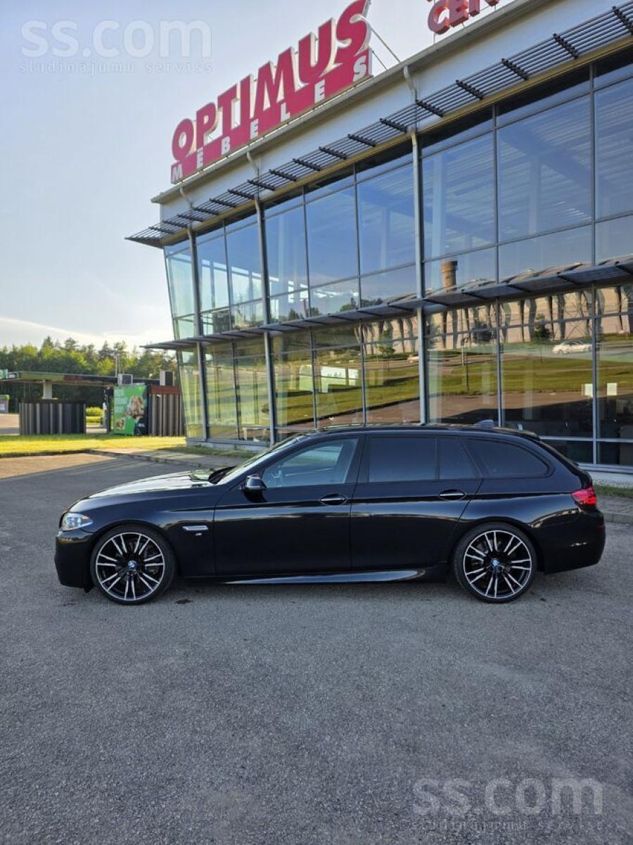 Black BMW 530 2015 in Valmiera, with an engine capacity of 3.00 L and mileage of 395 thousand km for 13200 €, photo 3 on AUTOMOTO.COM.LV