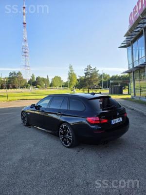 Black BMW 530 2015 in Valmiera, with an engine capacity of 3.00 L and mileage of 395 thousand km for 13200 €, photo 4 on AUTOMOTO.COM.LV