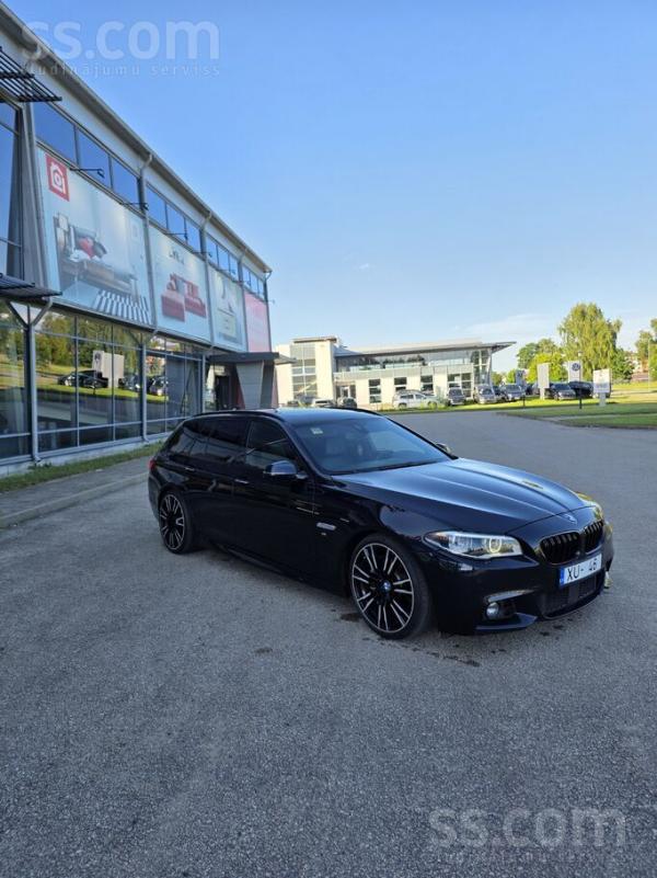 Black BMW 530 2015 in Valmiera, with an engine capacity of 3.00 L and mileage of 395 thousand km for 13200 €, photo 8 on AUTOMOTO.COM.LV