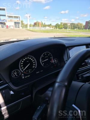 Black BMW 530 2015 in Valmiera, with an engine capacity of 3.00 L and mileage of 395 thousand km for 13200 €, photo 12 on AUTOMOTO.COM.LV