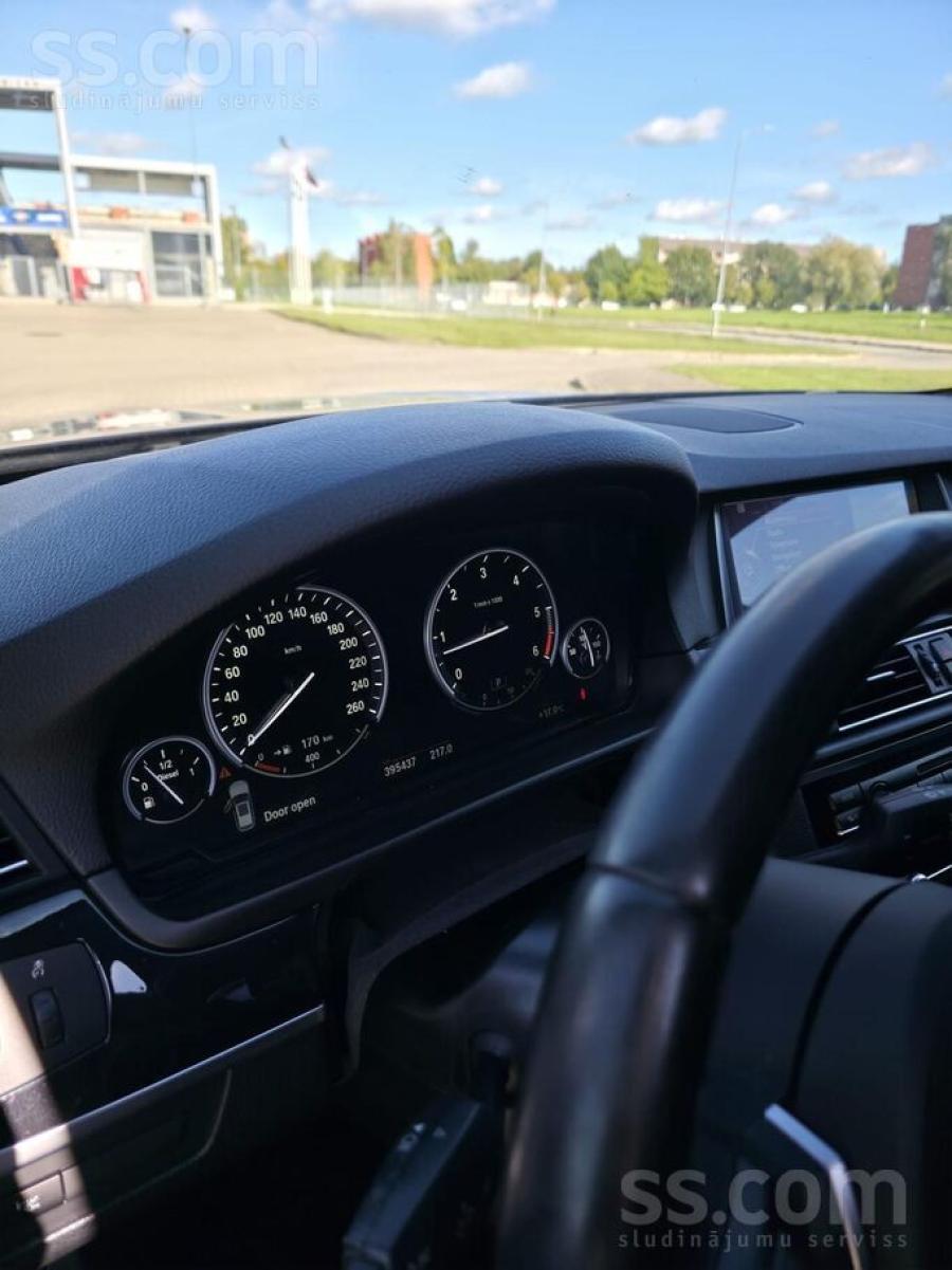 Black BMW 530 2015 in Valmiera, with an engine capacity of 3.00 L and mileage of 395 thousand km for 13200 €, photo 12 on AUTOMOTO.COM.LV