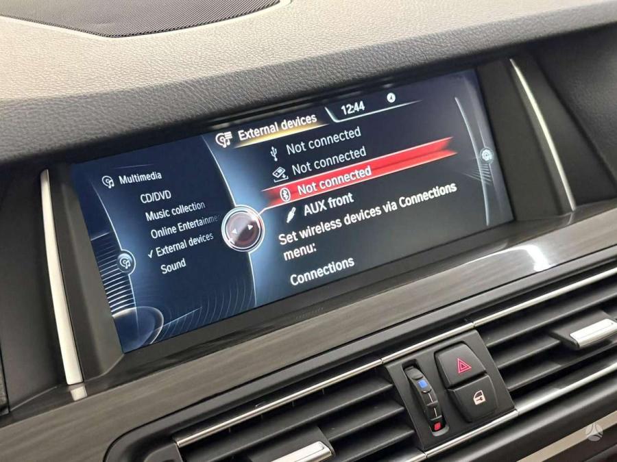 Black BMW 530 2015 in Marijampole, with an engine capacity of 2.99 L and mileage of 213 thousand km for 11850 €, photo 5 on AUTOMOTO.COM.LV