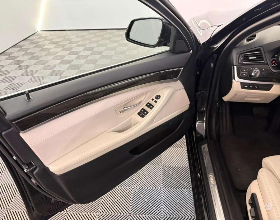 Black BMW 530 2015 in Marijampole, with an engine capacity of 2.99 L and mileage of 213 thousand km for 11850 €, photo 27 on AUTOMOTO.COM.LV