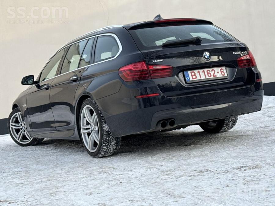 Black BMW 530 2016 in Riga, with an engine capacity of 3.00 L and mileage of 274 thousand km for 13850 €, photo 3 on AUTOMOTO.COM.LV