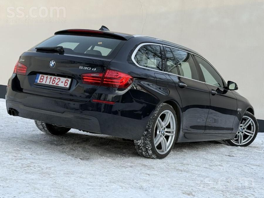 Black BMW 530 2016 in Riga, with an engine capacity of 3.00 L and mileage of 274 thousand km for 13850 €, photo 4 on AUTOMOTO.COM.LV
