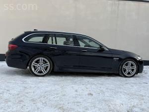 Black BMW 530 2016 in Riga, with an engine capacity of 3.00 L and mileage of 274 thousand km for 13850 €, photo 8 on AUTOMOTO.COM.LV