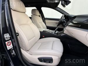 Black BMW 530 2016 in Riga, with an engine capacity of 3.00 L and mileage of 274 thousand km for 13850 €, photo 11 on AUTOMOTO.COM.LV