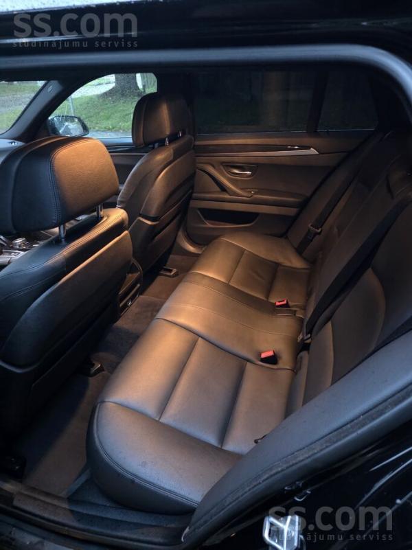 Black BMW 530 2016 in Riga, with an engine capacity of 3.00 L and mileage of 257 thousand km for 13500 €, photo 7 on AUTOMOTO.COM.LV