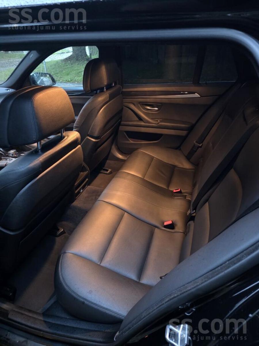 Black BMW 530 2016 in Riga, with an engine capacity of 3.00 L and mileage of 257 thousand km for 13500 €, photo 7 on AUTOMOTO.COM.LV