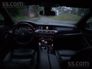 Black BMW 530 2016 in Riga, with an engine capacity of 3.00 L and mileage of 257 thousand km for 13500 €, photo 8 on AUTOMOTO.COM.LV