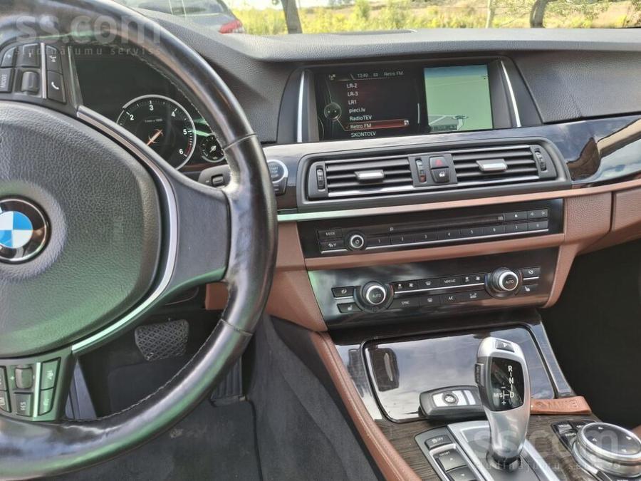 Black BMW 530 2016 in Daugavpils, with an engine capacity of 3.00 L and mileage of 288 thousand km for 16900 €, photo 5 on AUTOMOTO.COM.LV