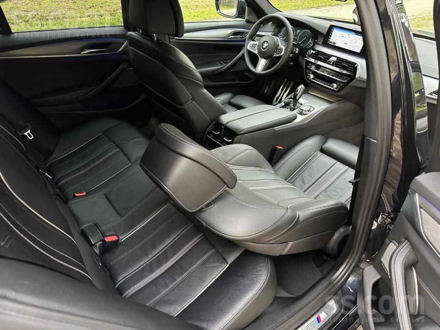 Black BMW 530 2017 in Jelgava, with an engine capacity of 3.00 L and mileage of 290 thousand km for 21350 €, photo 9 on AUTOMOTO.COM.LV