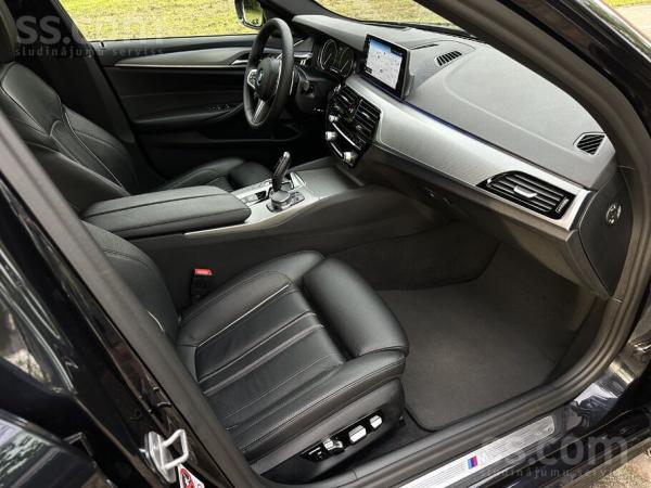 Black BMW 530 2017 in Jelgava, with an engine capacity of 3.00 L and mileage of 290 thousand km for 21350 €, photo 10 on AUTOMOTO.COM.LV
