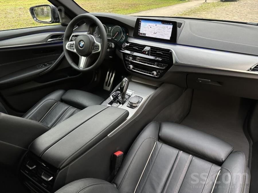 Black BMW 530 2017 in Jelgava, with an engine capacity of 3.00 L and mileage of 290 thousand km for 21350 €, photo 12 on AUTOMOTO.COM.LV
