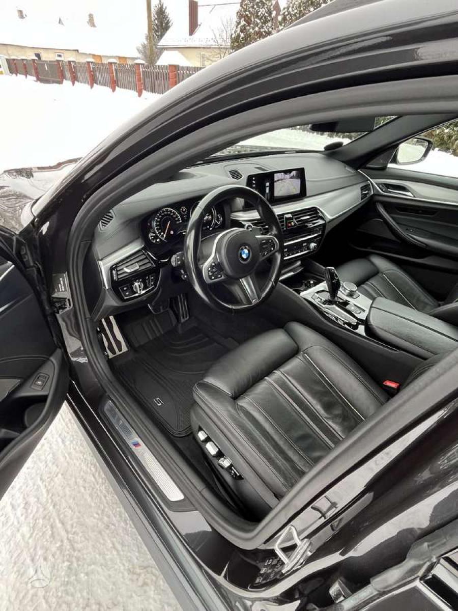 Black BMW 530 2017 in Vilnius, with an engine capacity of 2.99 L and mileage of 275 thousand km for 21600 €, photo 12 on AUTOMOTO.COM.LV