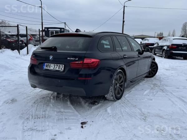 Black BMW 530 2017 in Riga, with an engine capacity of 3.00 L and mileage of 0 thousand km for 14500 €, photo 10 on AUTOMOTO.COM.LV