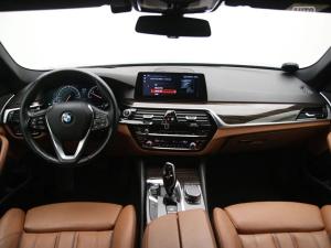 Black BMW 530 2017 in Vilnius, with an engine capacity of 3.00 L and mileage of 195 thousand km for 21899 €, photo 3 on AUTOMOTO.COM.LV