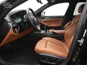 Black BMW 530 2017 in Vilnius, with an engine capacity of 3.00 L and mileage of 195 thousand km for 21899 €, photo 5 on AUTOMOTO.COM.LV
