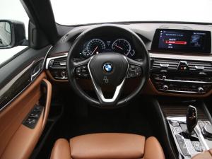 Black BMW 530 2017 in Vilnius, with an engine capacity of 3.00 L and mileage of 195 thousand km for 21899 €, photo 18 on AUTOMOTO.COM.LV