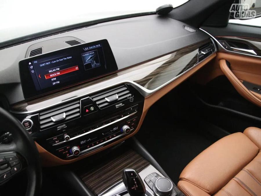 Black BMW 530 2017 in Vilnius, with an engine capacity of 3.00 L and mileage of 195 thousand km for 21899 €, photo 22 on AUTOMOTO.COM.LV