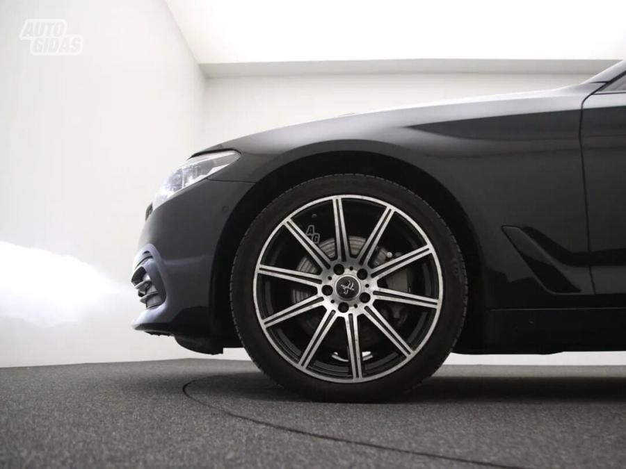 Black BMW 530 2017 in Vilnius, with an engine capacity of 3.00 L and mileage of 195 thousand km for 21899 €, photo 29 on AUTOMOTO.COM.LV