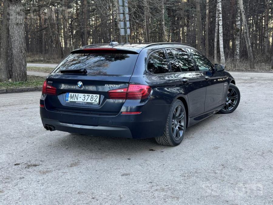 Black BMW 530 2017 in Riga, with an engine capacity of 3.00 L and mileage of 271 thousand km for 11500 €, photo 5 on AUTOMOTO.COM.LV