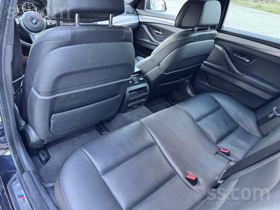 Black BMW 530 2017 in Riga, with an engine capacity of 3.00 L and mileage of 271 thousand km for 11500 €, photo 16 on AUTOMOTO.COM.LV