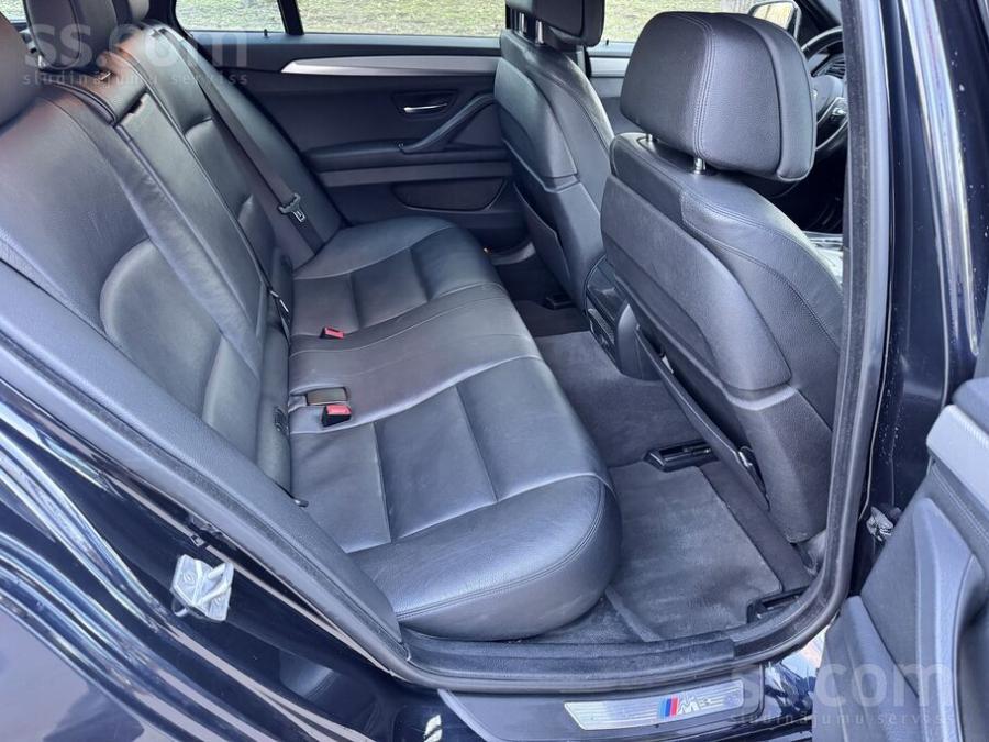 Black BMW 530 2017 in Riga, with an engine capacity of 3.00 L and mileage of 271 thousand km for 11500 €, photo 30 on AUTOMOTO.COM.LV