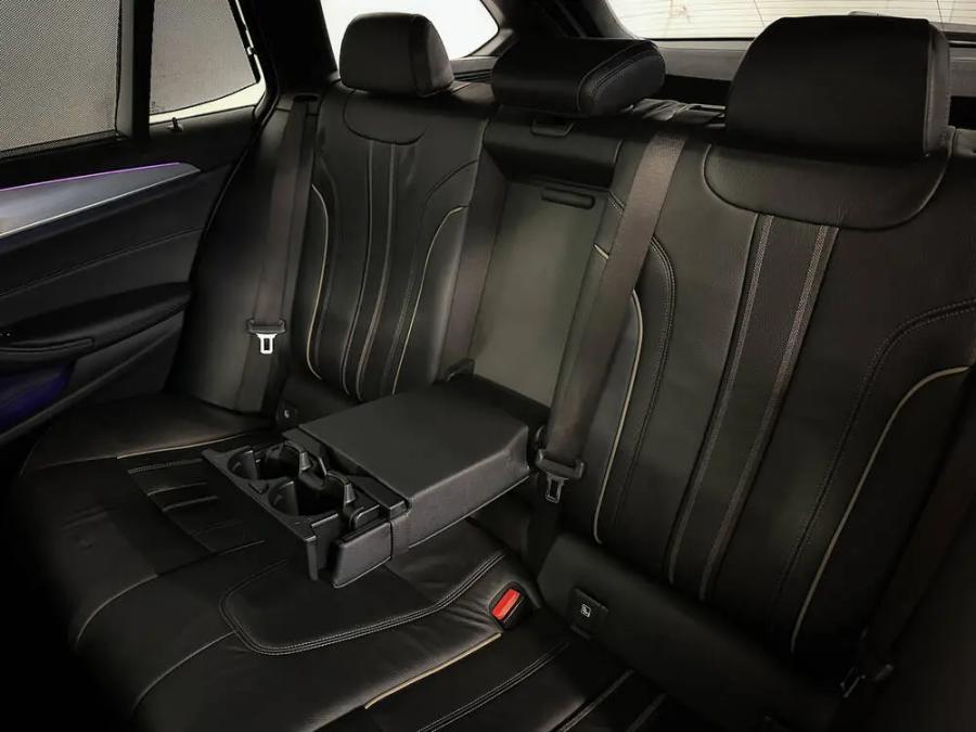 Melns BMW 530 2017 Jūrmala, ar dzinēja tilpumu 3.00 L un nobraukumu 218 tūkst. km par 19995 €, foto 28 vietnē AUTOMOTO.COM.LV
