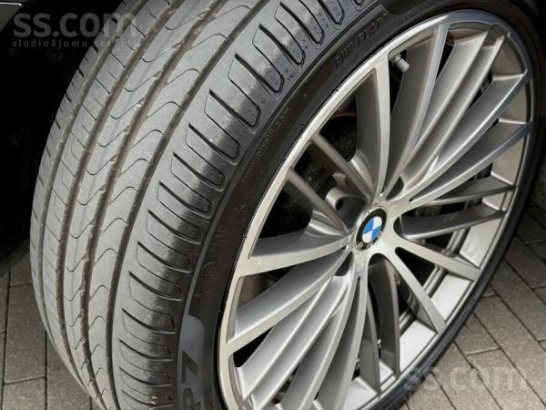 Black BMW 530 2017 in Rezekne, with an engine capacity of 3.00 L and mileage of 265 thousand km for 18990 €, photo 8 on AUTOMOTO.COM.LV