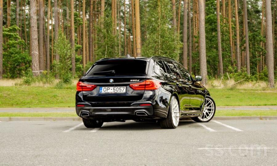 Black BMW 530 2017 in Riga, with an engine capacity of 3.00 L and mileage of 253 thousand km for 21990 €, photo 7 on AUTOMOTO.COM.LV
