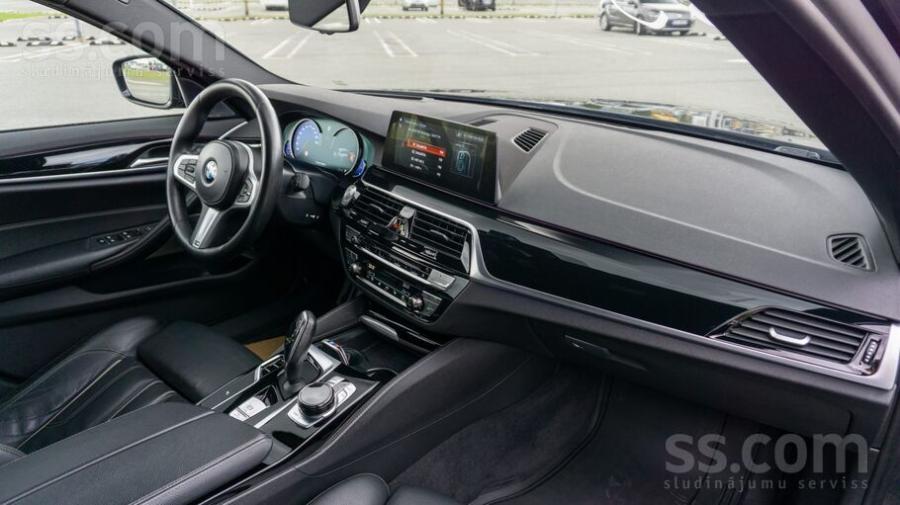 Black BMW 530 2017 in Riga, with an engine capacity of 3.00 L and mileage of 253 thousand km for 21990 €, photo 12 on AUTOMOTO.COM.LV