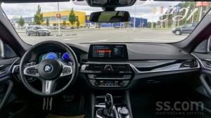 Black BMW 530 2017 in Riga, with an engine capacity of 3.00 L and mileage of 253 thousand km for 21990 €, photo 13 on AUTOMOTO.COM.LV