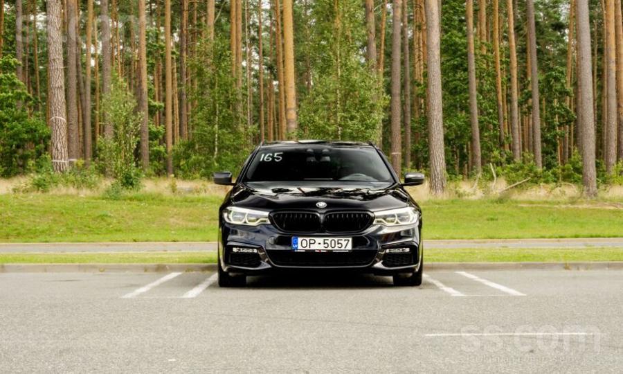 Black BMW 530 2017 in Riga, with an engine capacity of 3.00 L and mileage of 253 thousand km for 21990 €, photo 4 on AUTOMOTO.COM.LV