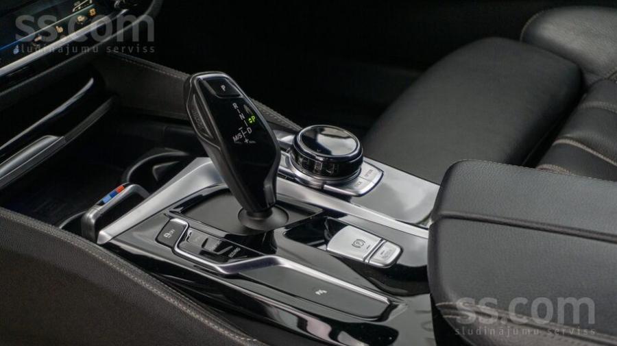 Black BMW 530 2017 in Riga, with an engine capacity of 3.00 L and mileage of 253 thousand km for 21990 €, photo 15 on AUTOMOTO.COM.LV