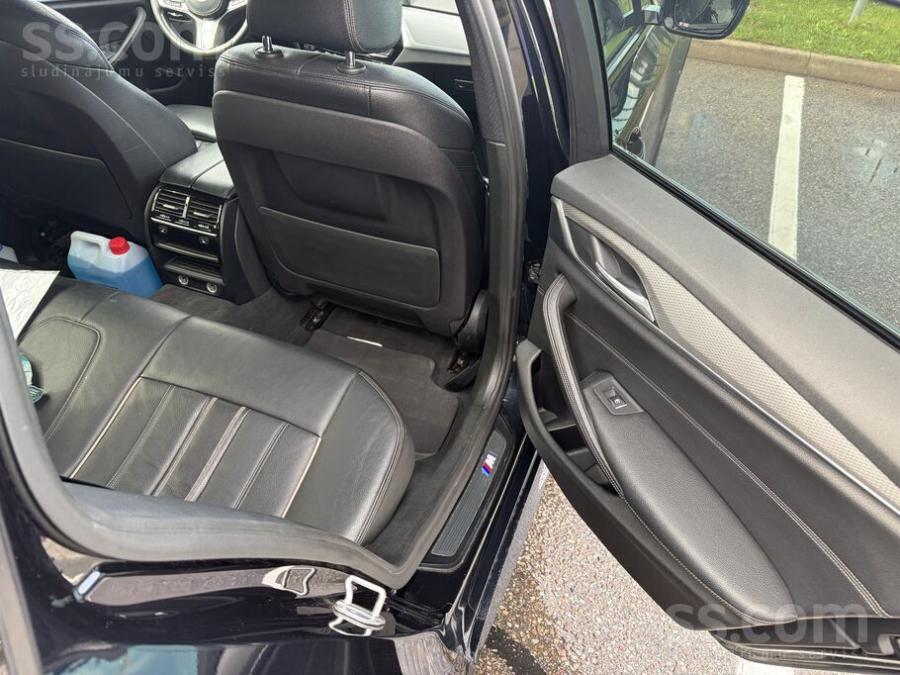 Black BMW 530 2017 in Riga, with an engine capacity of 3.00 L and mileage of 362 thousand km for 18000 €, photo 9 on AUTOMOTO.COM.LV