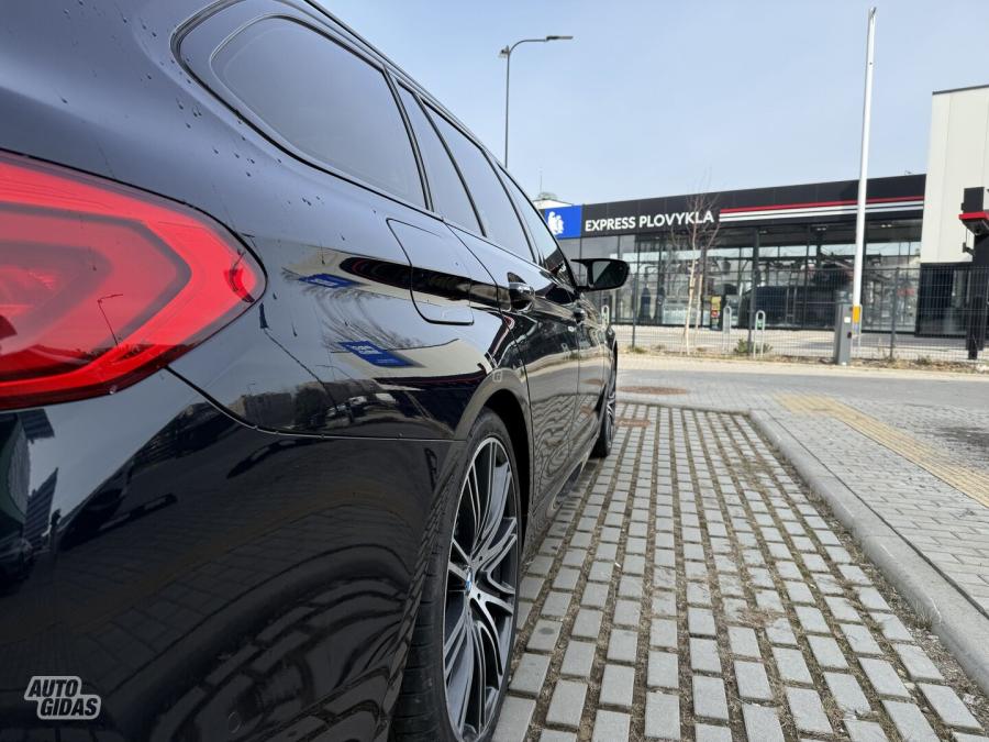 Black BMW 530 2018 in Vilnius, with an engine capacity of 3.00 L and mileage of 238 thousand km for 21500 €, photo 15 on AUTOMOTO.COM.LV