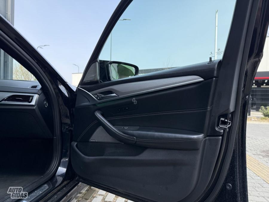 Black BMW 530 2018 in Vilnius, with an engine capacity of 3.00 L and mileage of 238 thousand km for 21500 €, photo 20 on AUTOMOTO.COM.LV