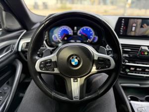 Black BMW 530 2018 in Vilnius, with an engine capacity of 3.00 L and mileage of 238 thousand km for 21500 €, photo 32 on AUTOMOTO.COM.LV