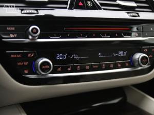 Black BMW 530 2018 in Vilnius, with an engine capacity of 2.00 L and mileage of 159 thousand km for 22199 €, photo 21 on AUTOMOTO.COM.LV