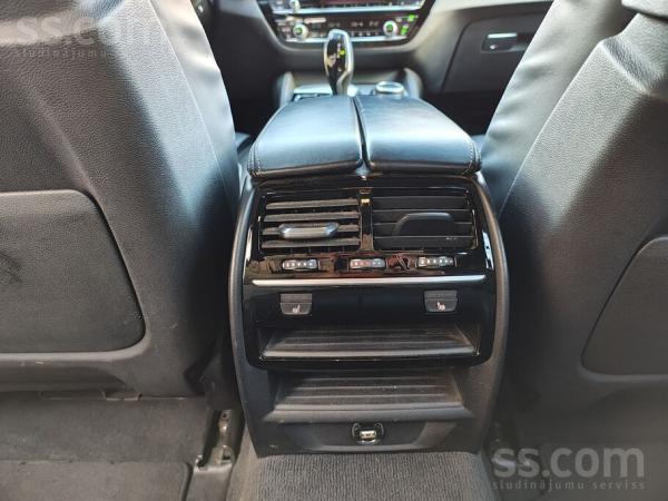 Black BMW 530 2018 in Riga, with an engine capacity of 3.00 L and mileage of 209 thousand km for 21000 €, photo 8 on AUTOMOTO.COM.LV