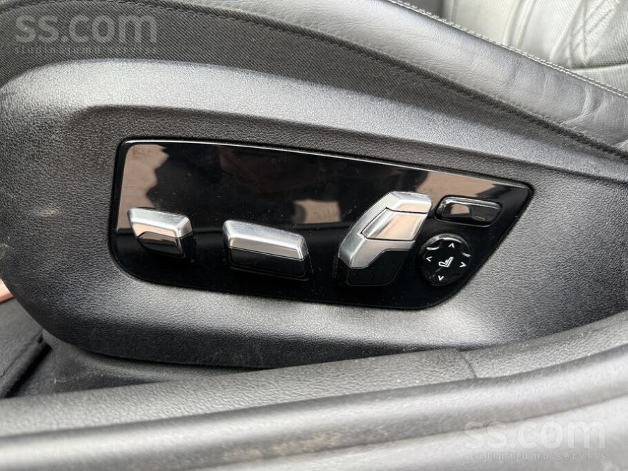 Black BMW 530 2018 in Riga, with an engine capacity of 3.00 L and mileage of 209 thousand km for 21000 €, photo 27 on AUTOMOTO.COM.LV